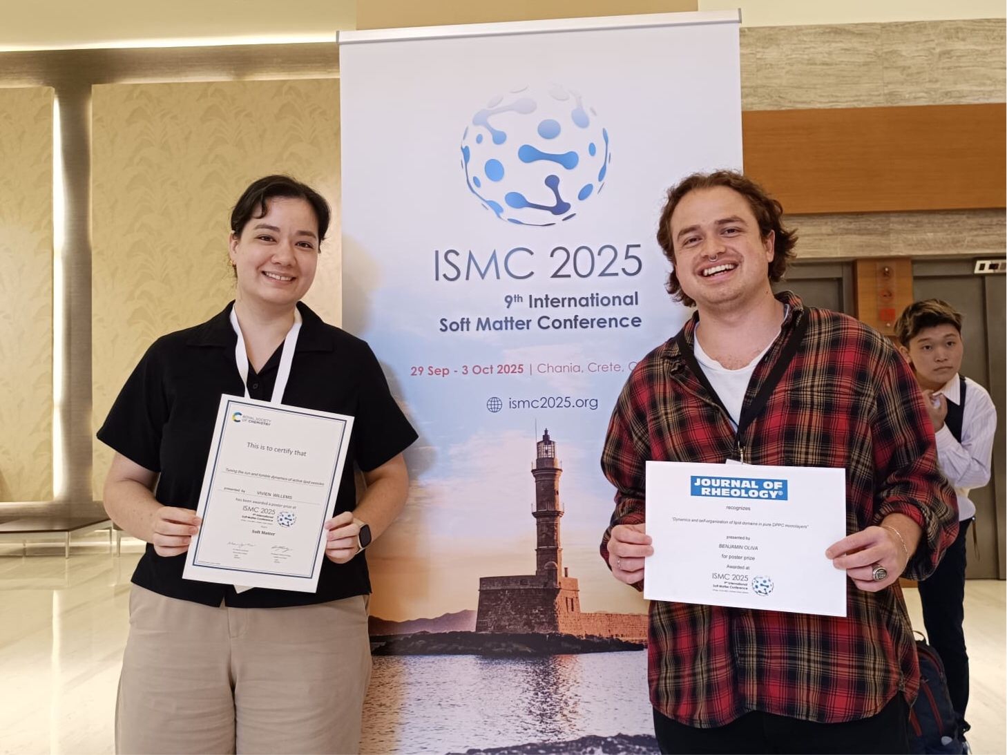 Vivien and Benjamin won poster prizes at the International Soft Matter Group meeting 2025 - CRPP